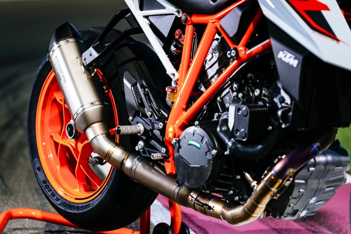 2017 KTM 1290 Super Duke R with Race Kit Review | Weaponized