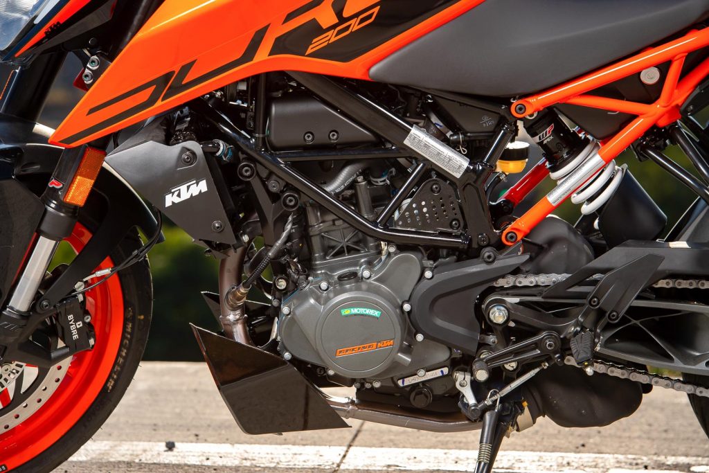 2020 KTM 200 Duke Review: Urban Motorcycle (15 Fast Facts)