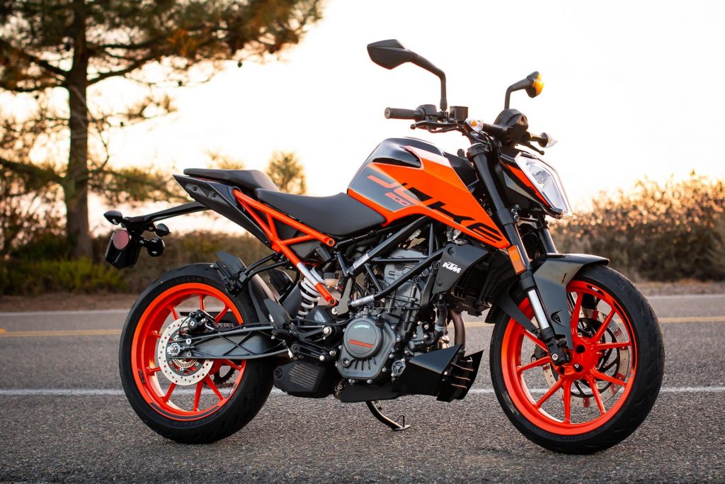 2020 KTM 200 Duke Review: Urban Motorcycle (15 Fast Facts)