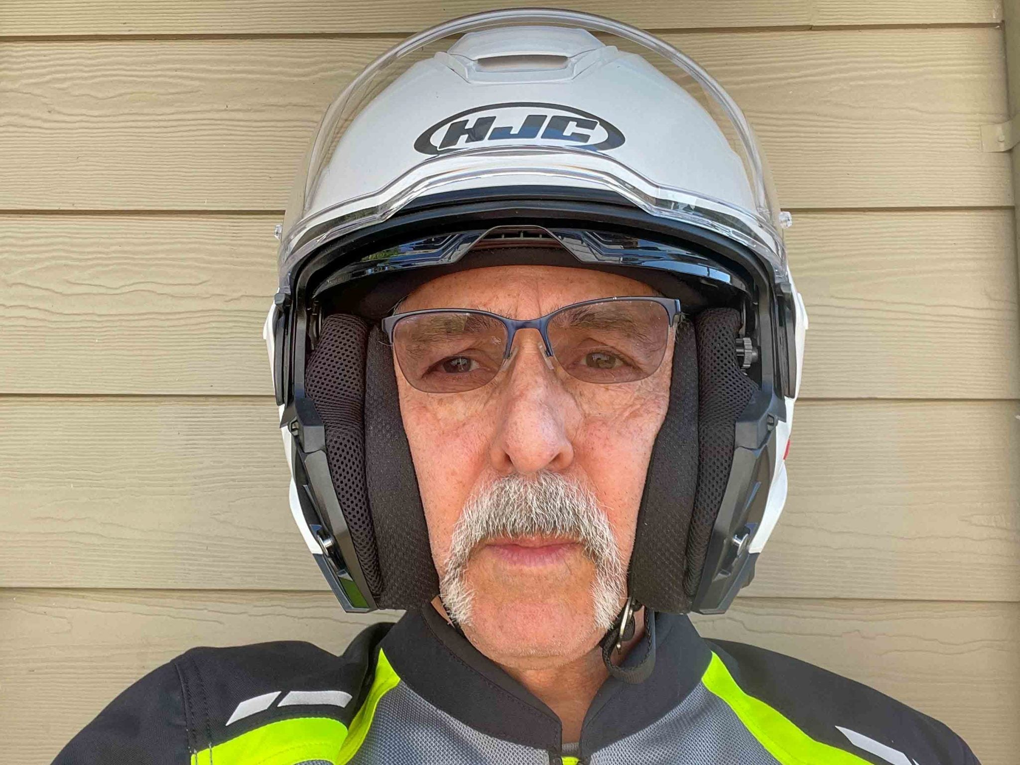 HJC i100 Helmet Review [Modular Motorcycle Helmet]