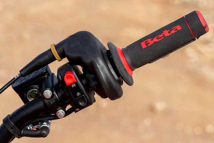 2023 Beta 300 RR Review [Single-Track to Desert Test]