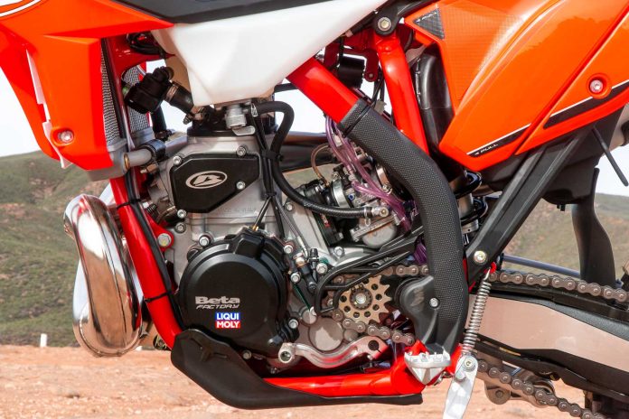 2023 Beta 300 RR Review [Single-Track to Desert Test]