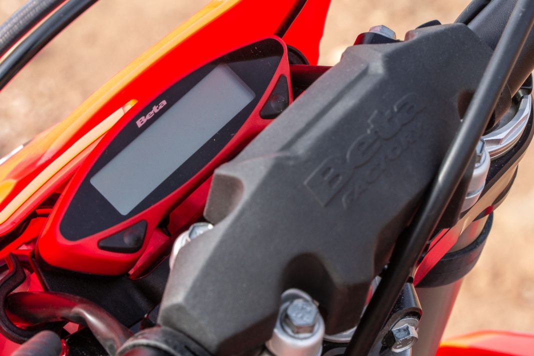 2023 Beta 300 RR Review [Single-Track to Desert Test]